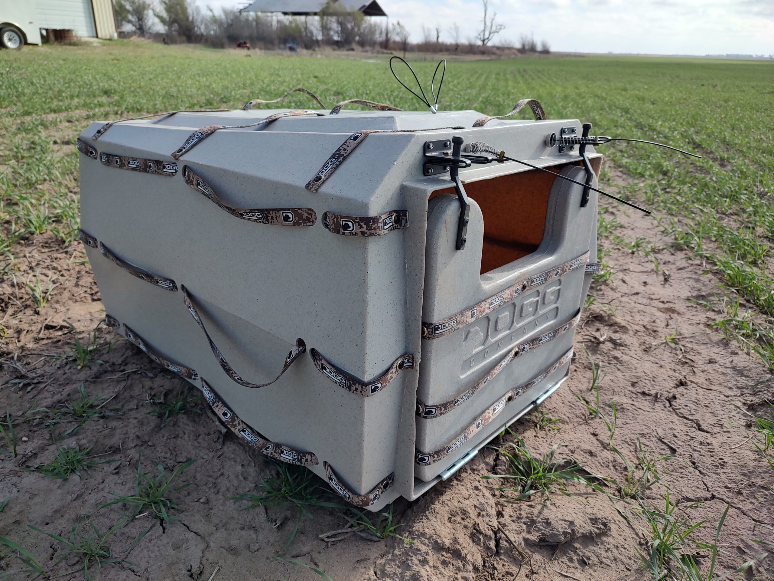 Spring Loaded Dog Blind - Deception Decoy Co.